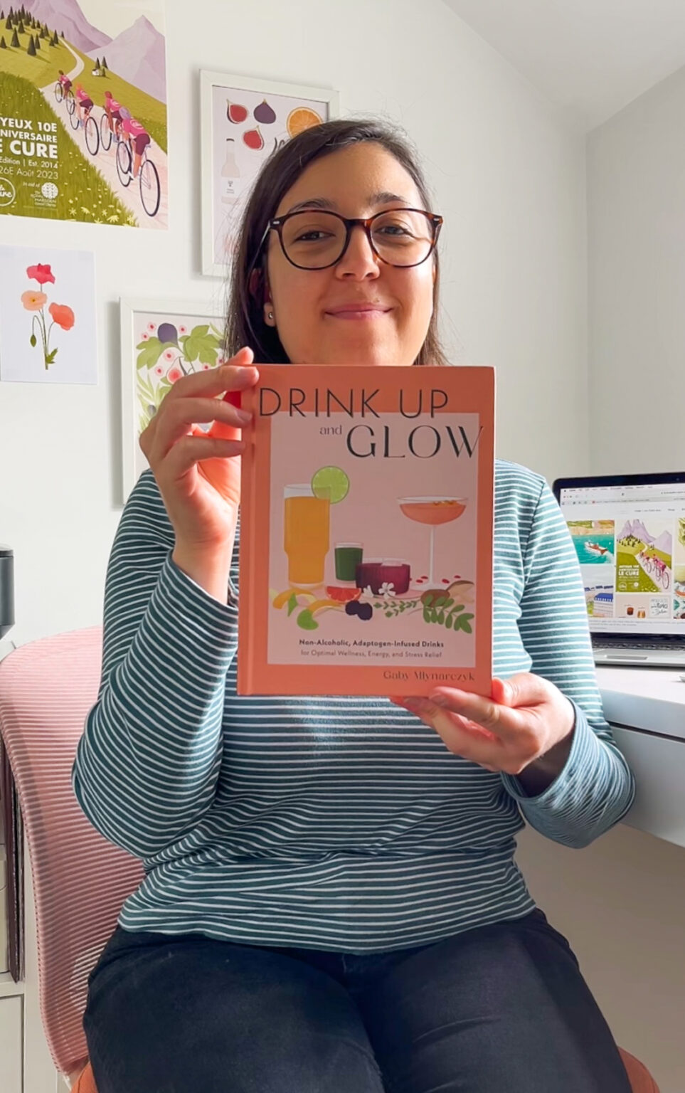 Illustrated Cocktail Recipe Book: Drink Up and Glow